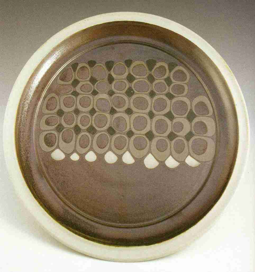2004 hopper dinner plate scan10_compressed | Studio Ceramics Canada